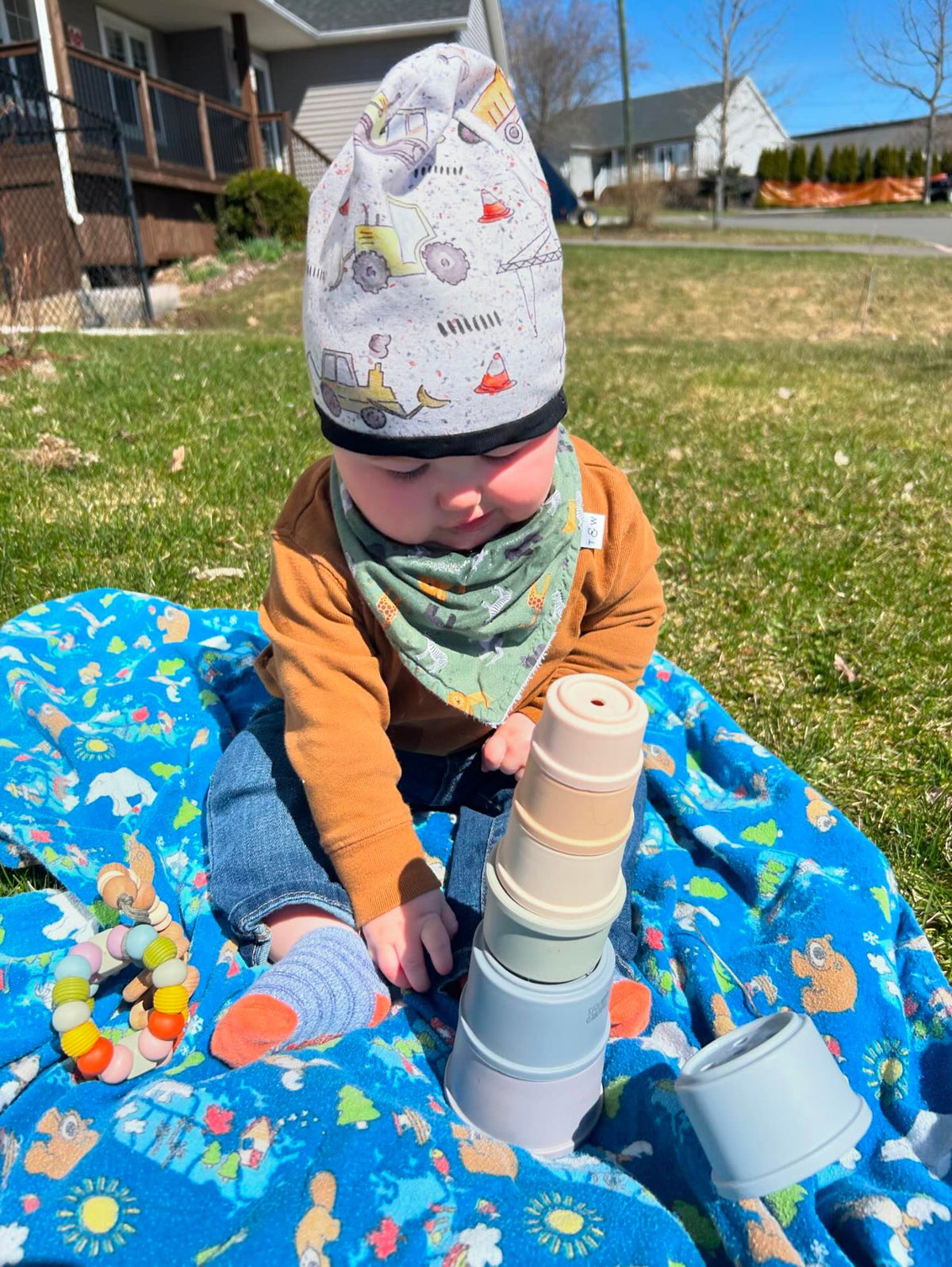 7 piece silicone stacking/nesting cups | Tailored Tots